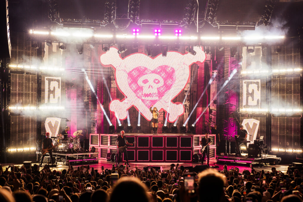 LIVE REVIEW + PHOTOS: Avril Lavigne in Mansfield, MA (08.24.24) – New ...