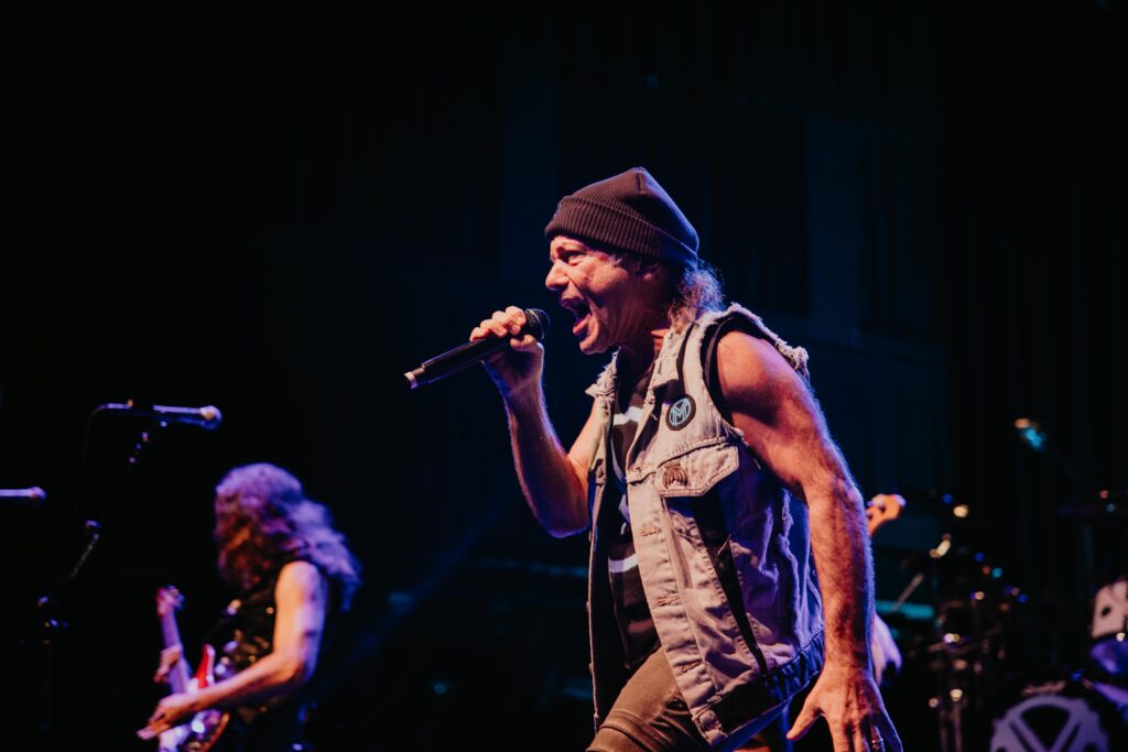 LIVE REVIEW + PHOTOS: Bruce Dickinson in Boston, MA (09.11.25) – New ...